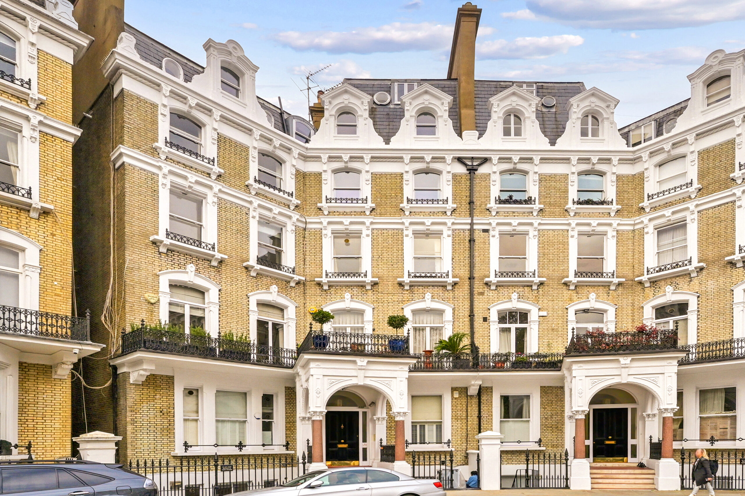 REDCLIFFE SQUARE - Portfolio by Savills