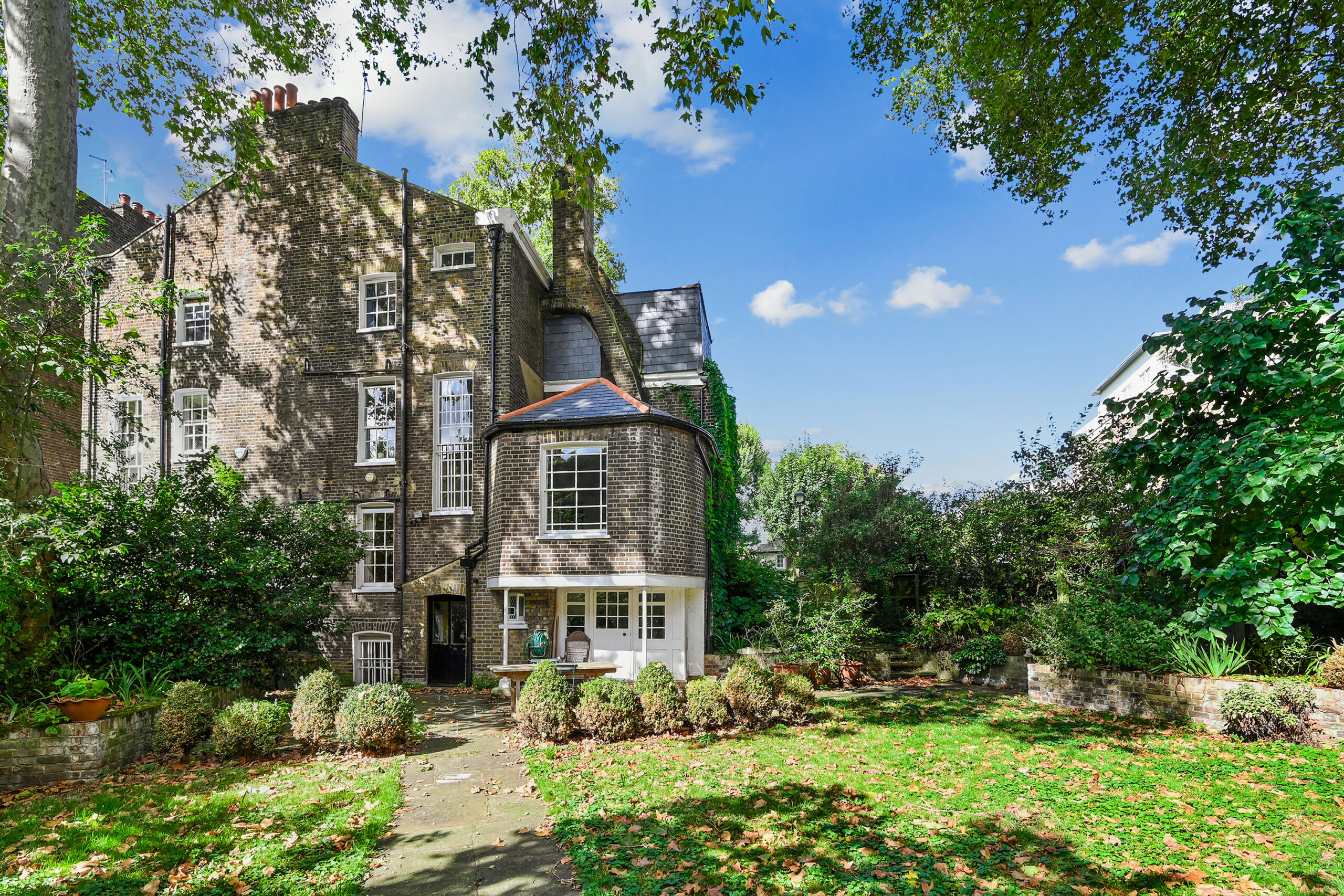 VINCENT SQUARE - Portfolio by Savills