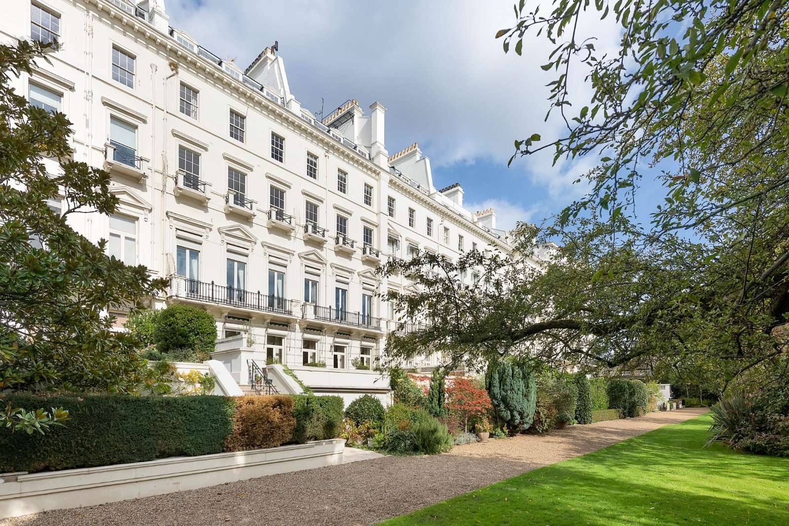 Urban Oases: London’s finest garden squares - Portfolio by Savills