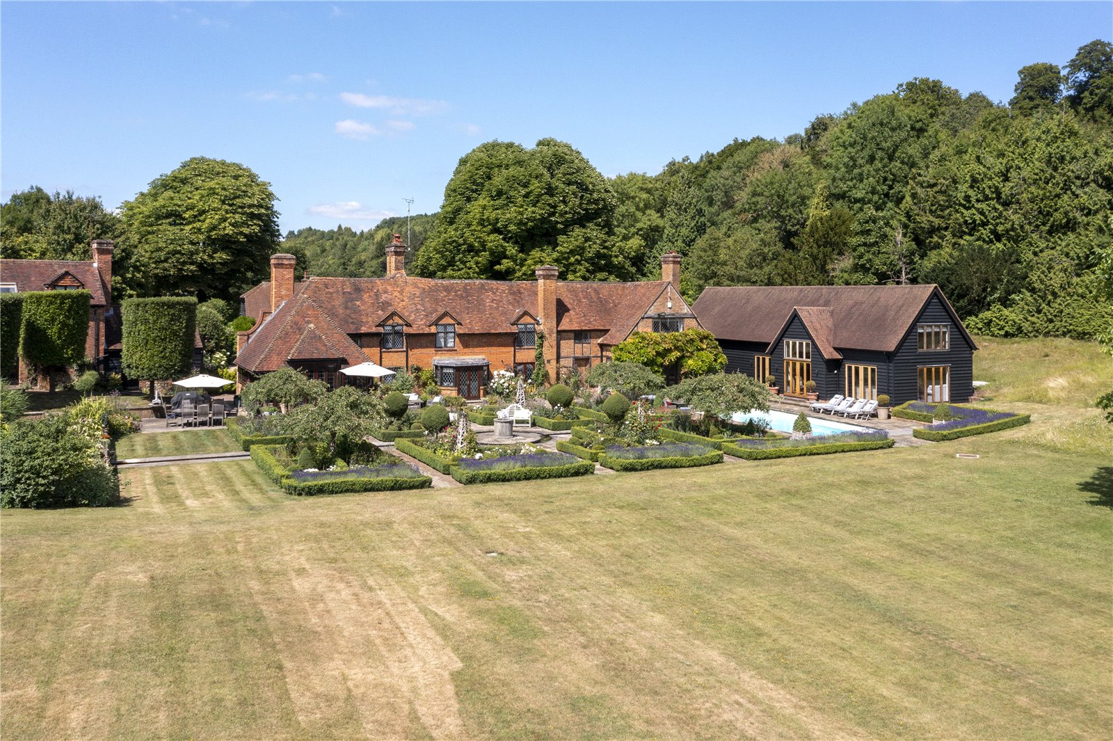 BLUEYS FARMHOUSE - Portfolio by Savills
