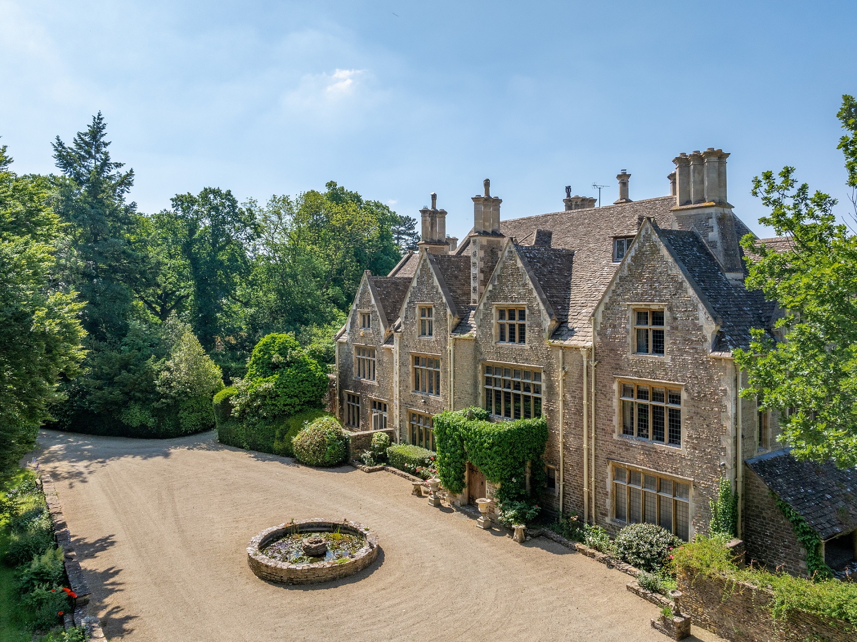 The Beautiful South: Where to Find Classic Cotswolds Charm - Portfolio by Savills