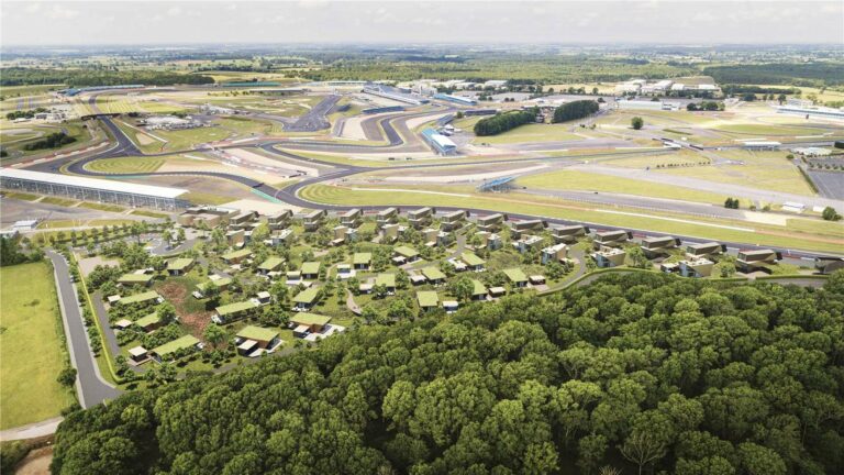 ESCAPADE SILVERSTONE - Portfolio by Savills
