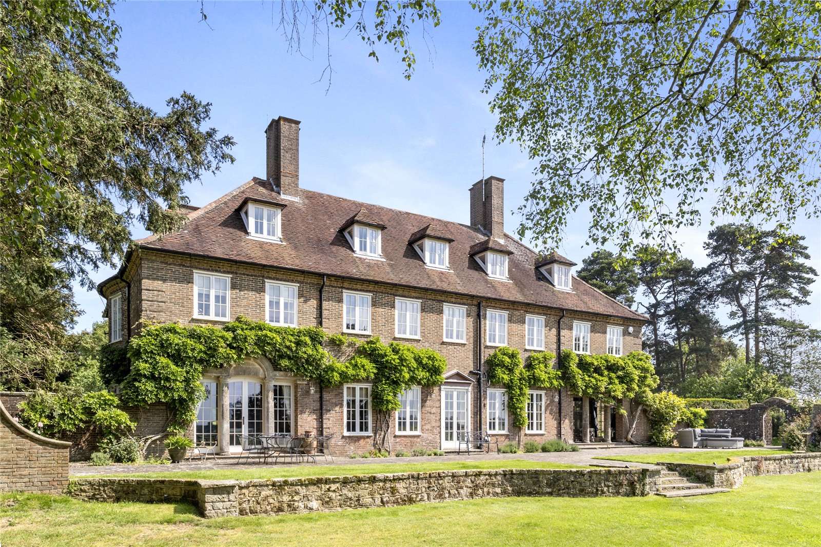 ELENGE PLAT - Portfolio by Savills